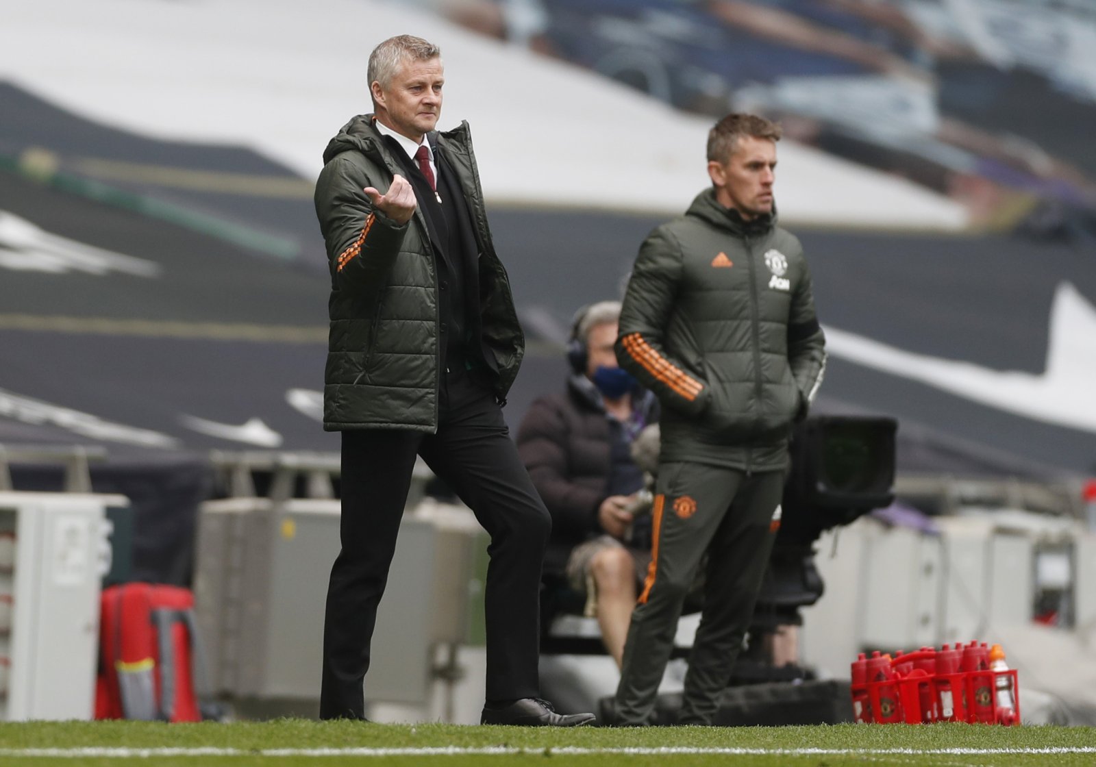 England star interested in completing Manchester United’s midfield ...