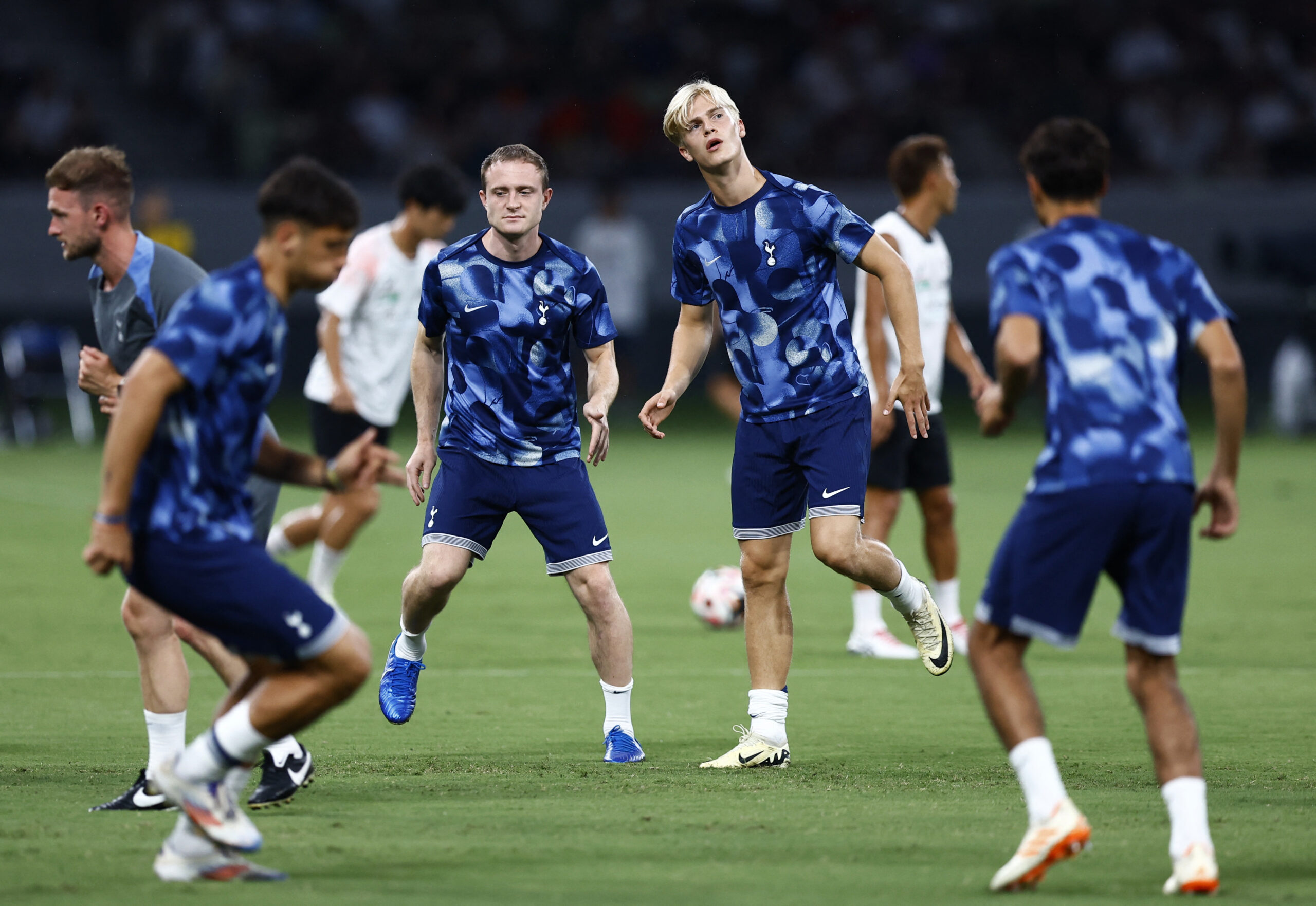 Spurs midfielder completes medical at Premier League rival | Shoot - Shoot