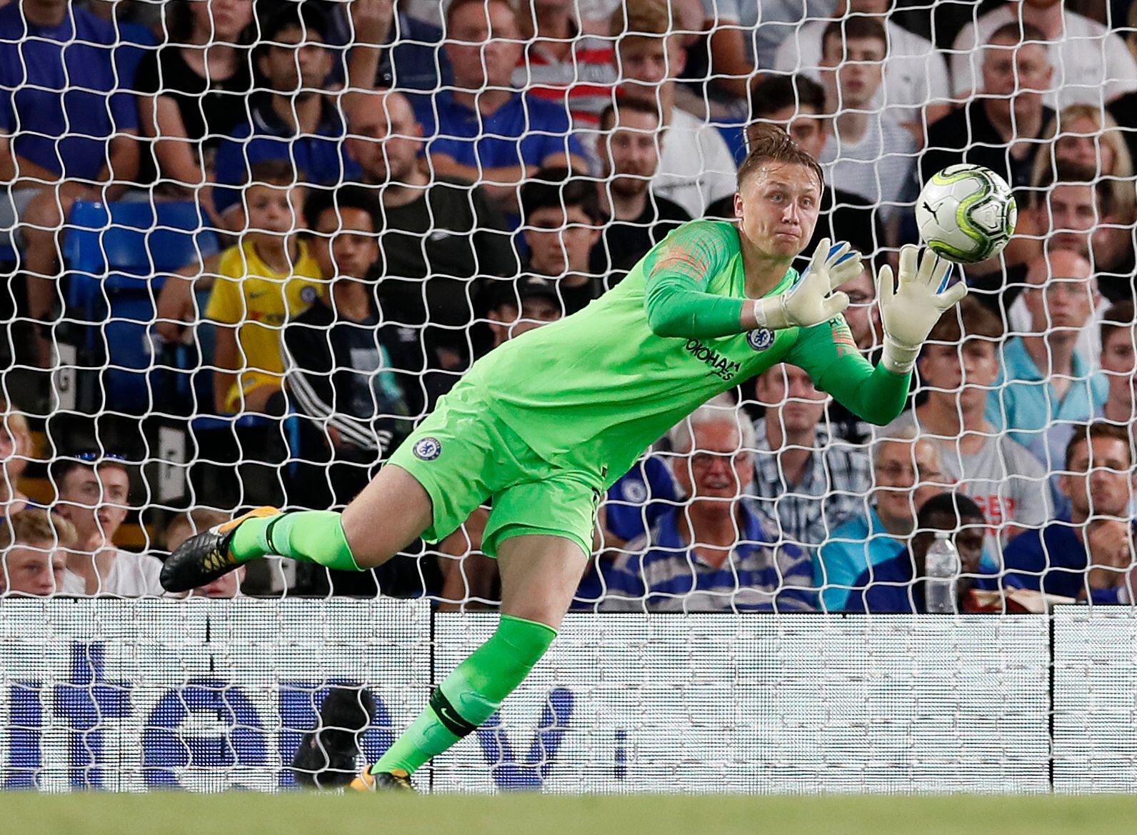 Ex-Chelsea ‘keeper on Man United’s transfer shortlist | Shoot - Shoot